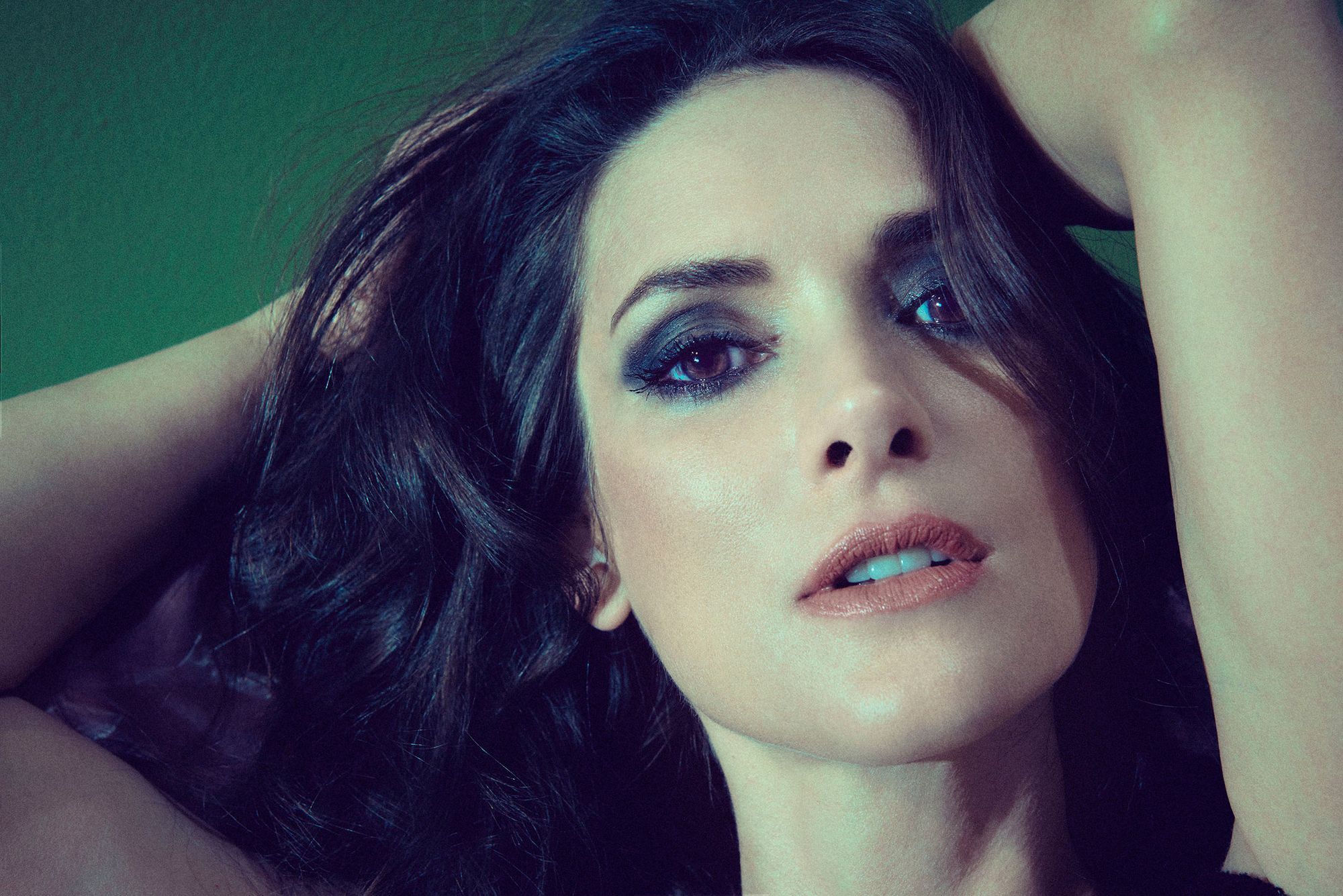 Set #075 - WF-010 - Winona Forever Photo Gallery